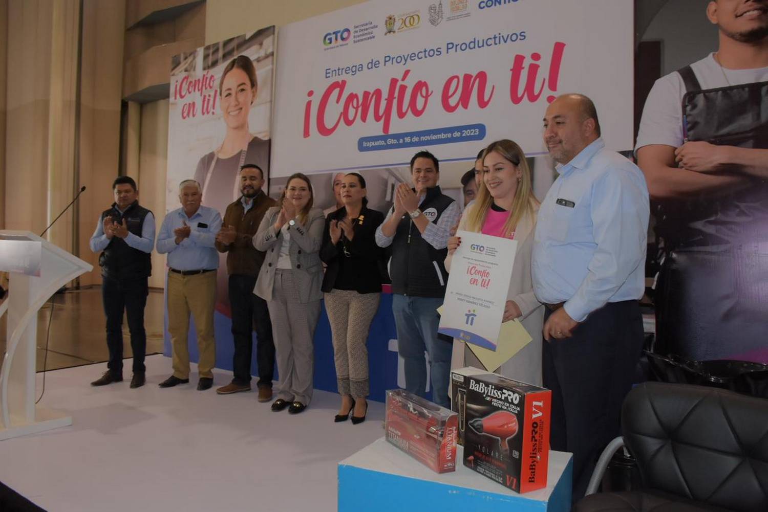 Entregan equipo de proyectos productivos Confió en Ti - Pregoneros